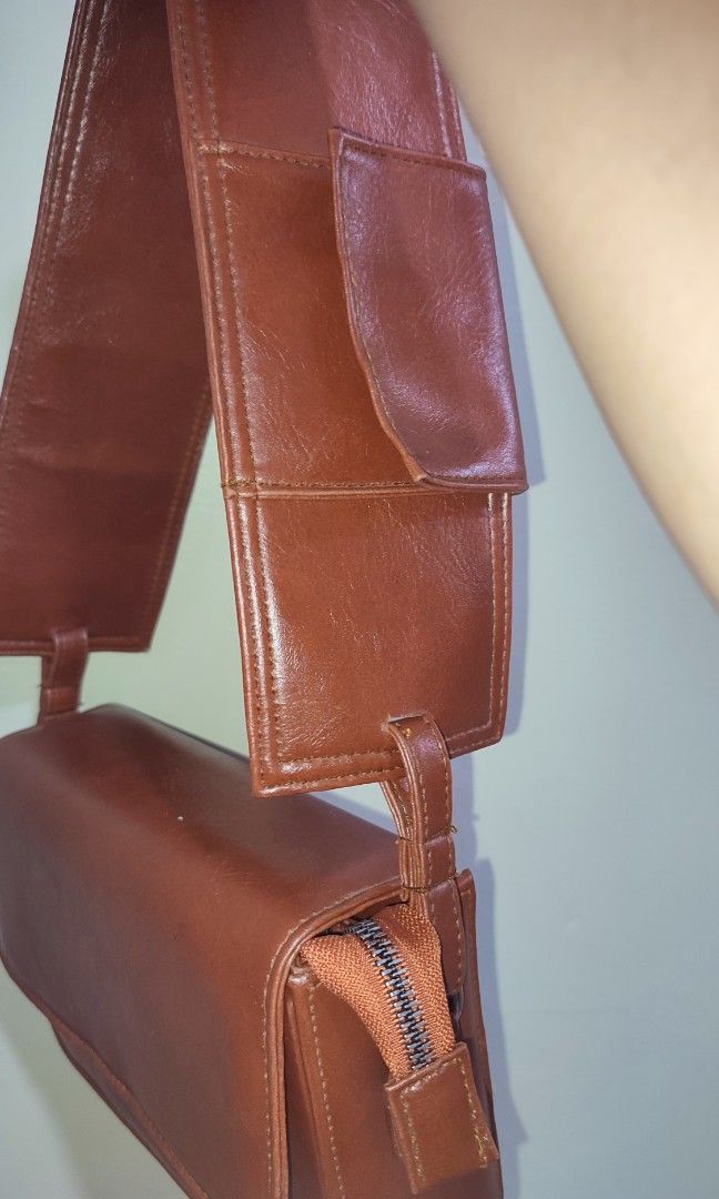 SELUSA - TAS BAHU, Fesyen Wanita, Tas & Dompet di Carousell