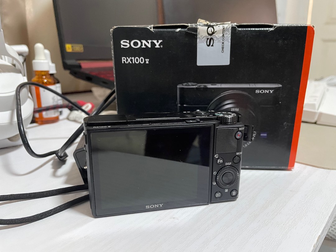 Sony RX100 V, Photography, Cameras on Carousell