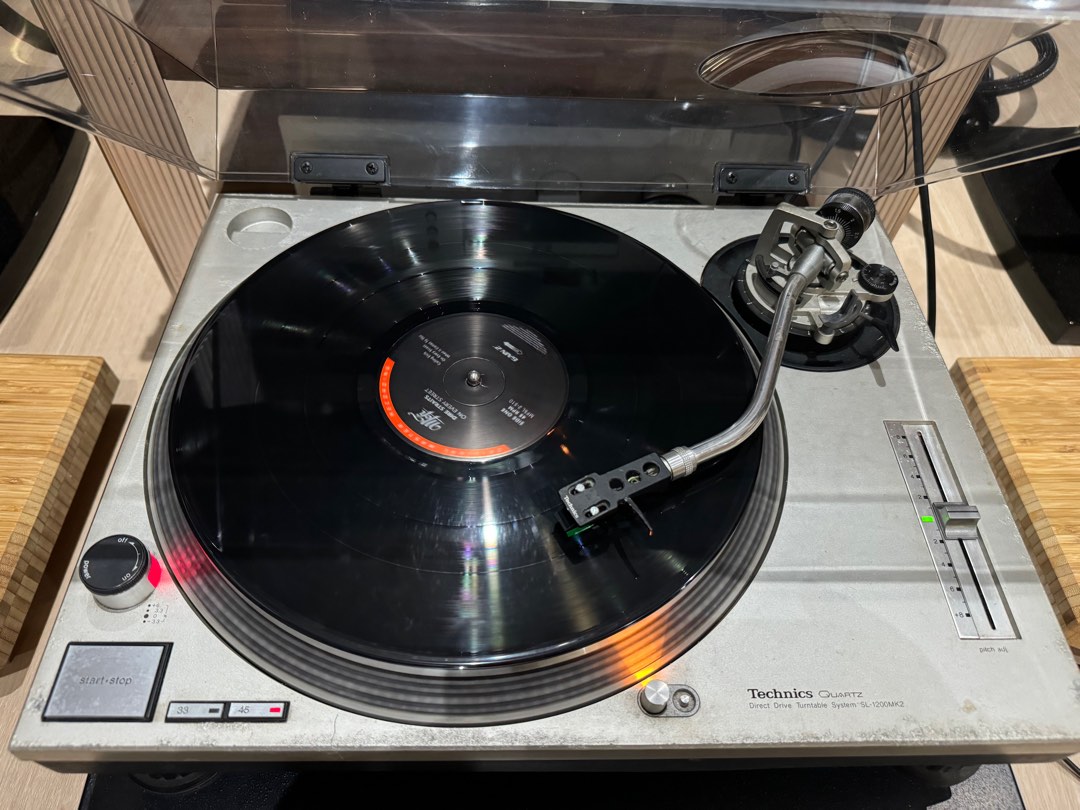 Technics Quartz Direct Drive Turntable System SL-1200 MK2, Hobbies ...