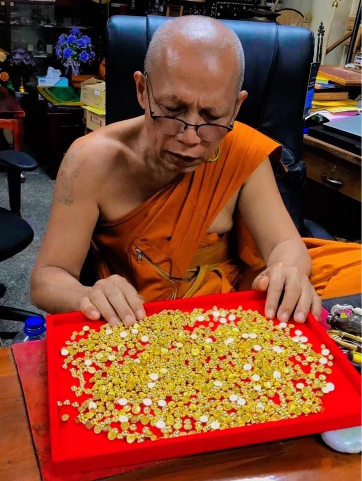 LP SOMBOON Wealth Absorbing Huawaen Jindamanee Loop Om, Hobbies & Toys ...