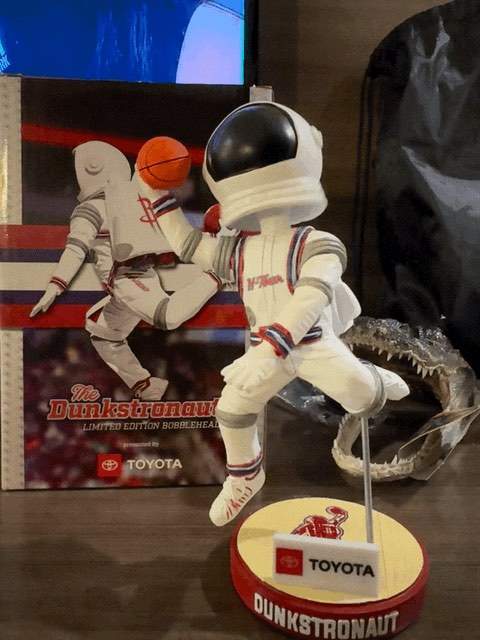 侯斯頓火箭紀念手辦 Houston Rockets Dunkstronaut Bobblehead, 興趣及遊戲, 玩具 & 遊戲類 ...