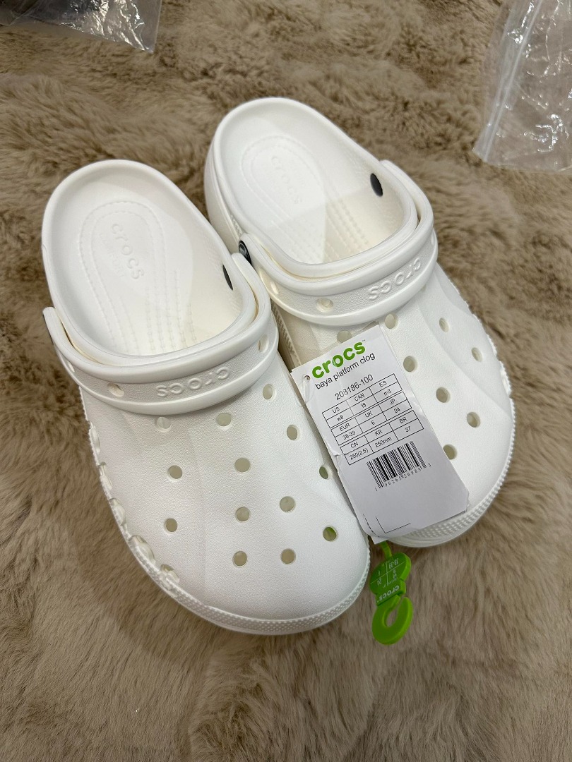 CROCS BAYA PLATFORM CLOG 8 / 9 USA, Women's Fashion, Footwear, Slippers and slides on Carousell