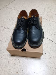 Dr. Martens 1461 Uk9, Men's Fashion, Footwear, Boots on Carousell