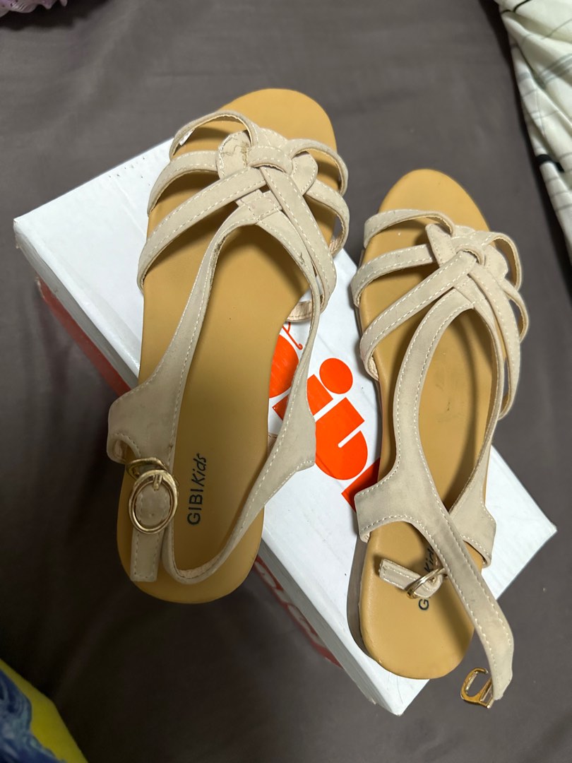 GIBI, Women's Fashion, Footwear, Flats & Sandals on Carousell