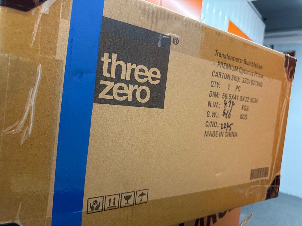 Threezero premium scale bumblebee Optimus prime Misb (red) oversized dlx, Hobbies & Toys, Toys ...