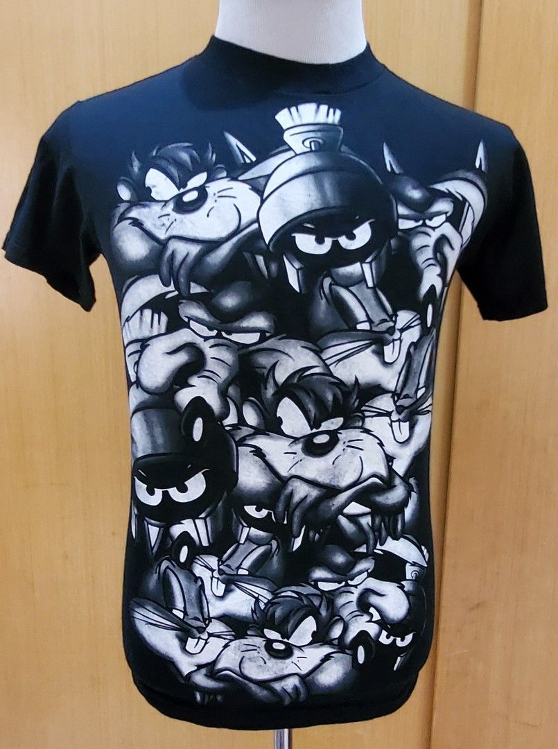 #1502 PIT 18 LOONEY TUNES CHARACTERS, Men's Fashion, Tops & Sets ...