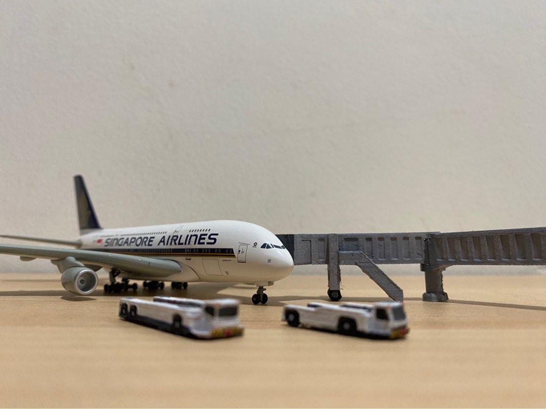 1:400 Scale Pushback truck GSE, Jetway for plane model. 3D printed ...