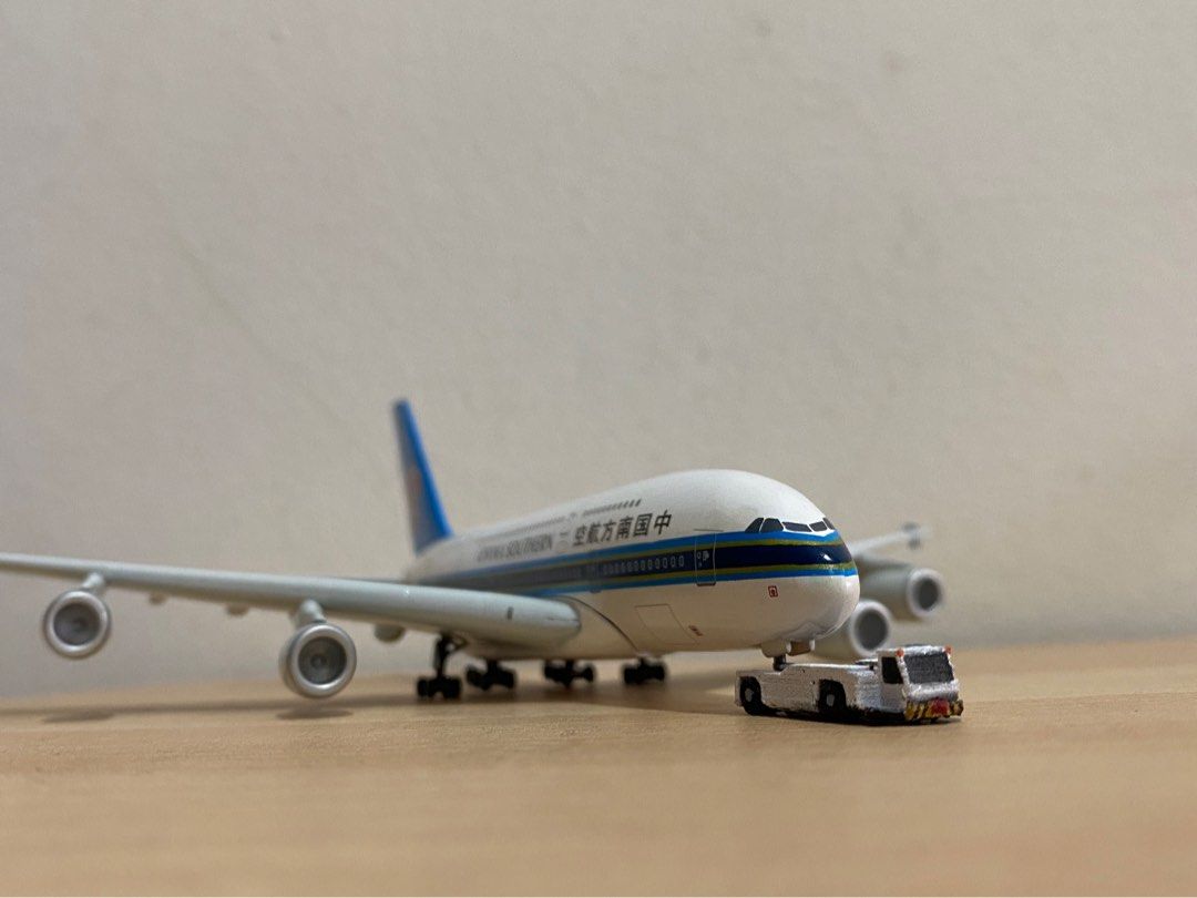 1:400 Scale Pushback truck GSE, Jetway for plane model. 3D printed ...