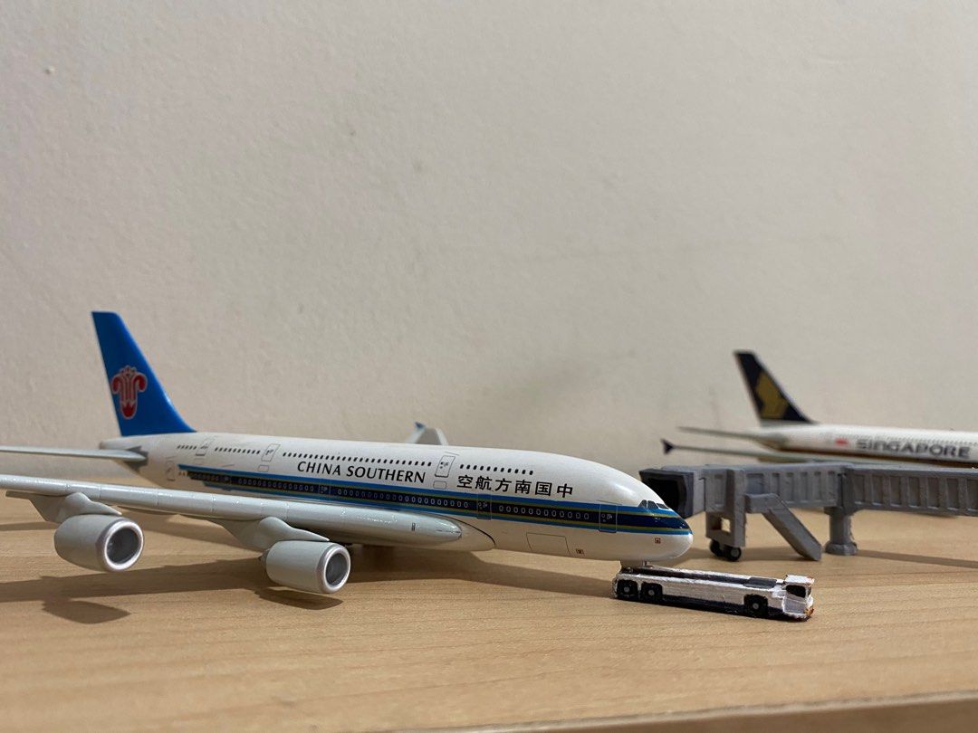 1:400 Scale Pushback truck GSE, Jetway for plane model. 3D printed ...