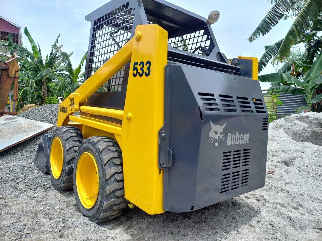 Bobcat 533 skid steer loader, Special Vehicles, Heavy Vehicles on Carousell