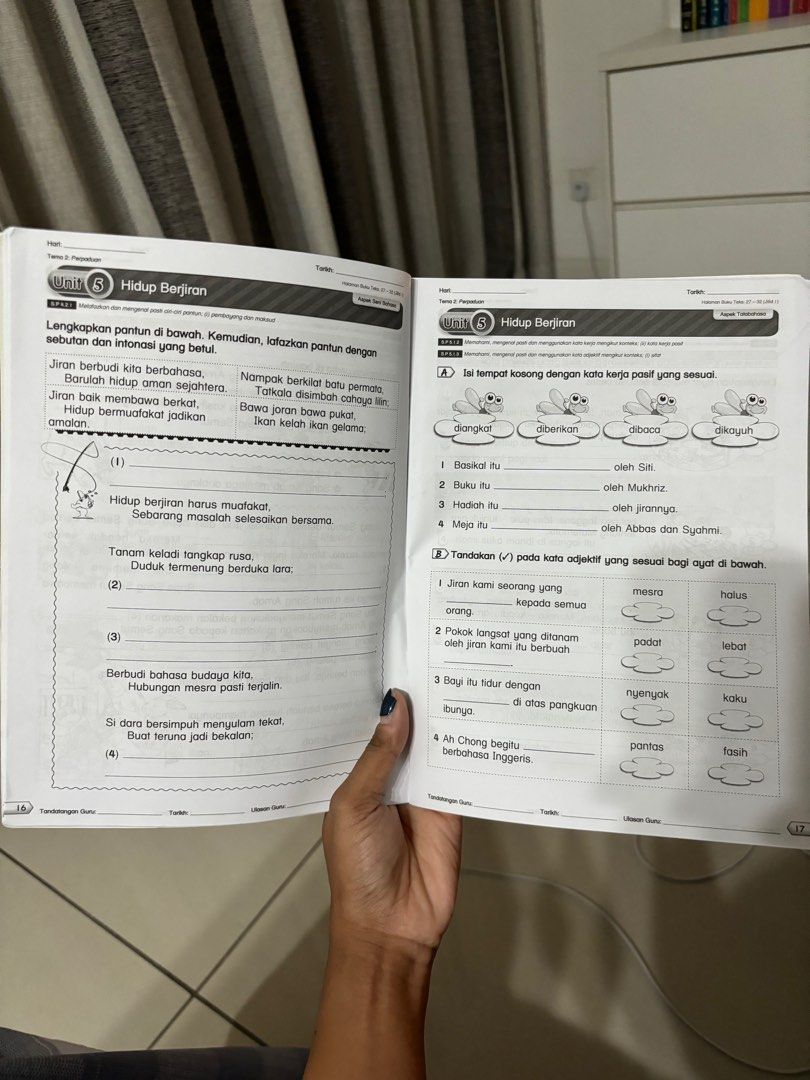 Buku activity BM Tahun 2 set, Hobbies & Toys, Books & Magazines ...