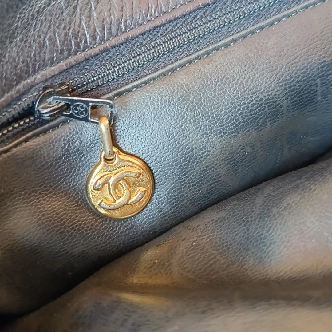 Chanel vintage shoulder gold hardware, Luxury, Bags & Wallets on Carousell
