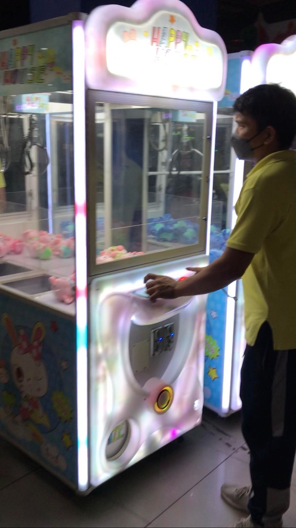 Happy Haus Claw Machine Arcade Grade Machine, Hobbies & Toys, Toys ...