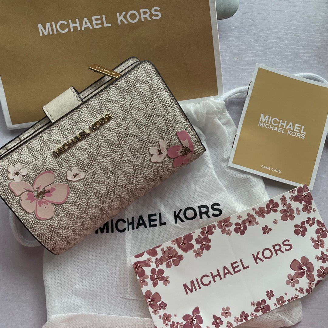Limited Edition Michael Kors Jet Set Travel Signature Medium Bifold Zip ...