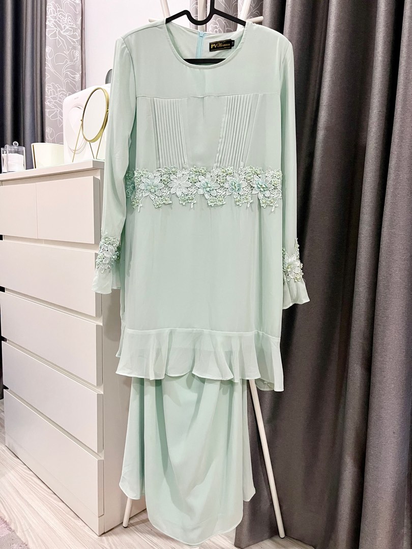 PrimaValet Modern Kurung in Pistachio Green, Women's Fashion, Muslimah ...