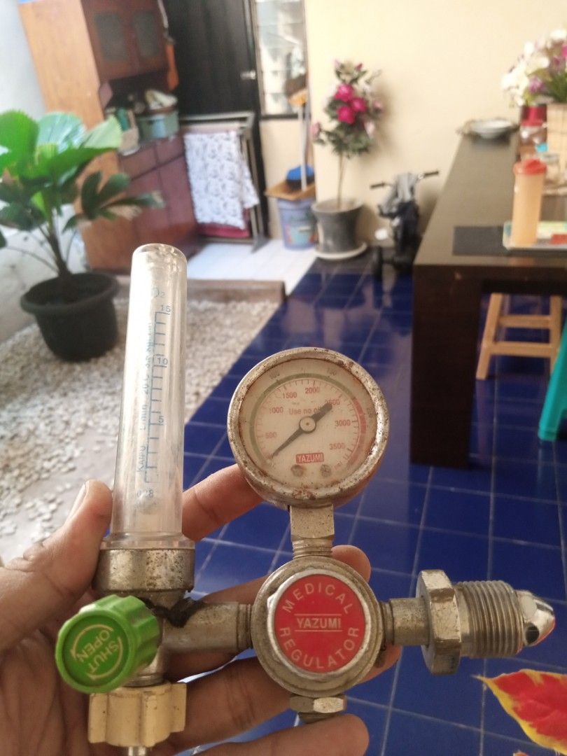 Regulator dan tabung Oksigen, Serba Serbi, Others di Carousell