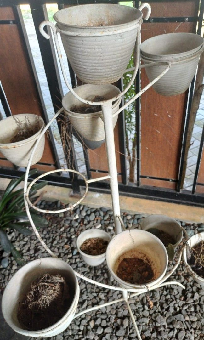 Take all Set pot bunga dan besi kerangka menara pajangan tanaman ...