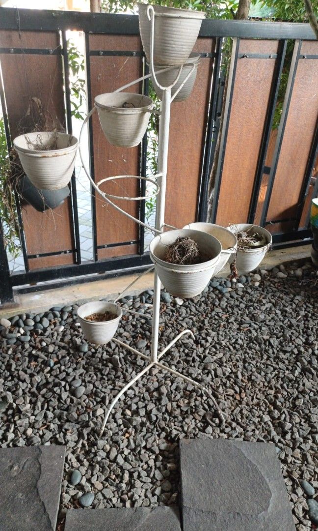 Take all Set pot bunga dan besi kerangka menara pajangan tanaman ...
