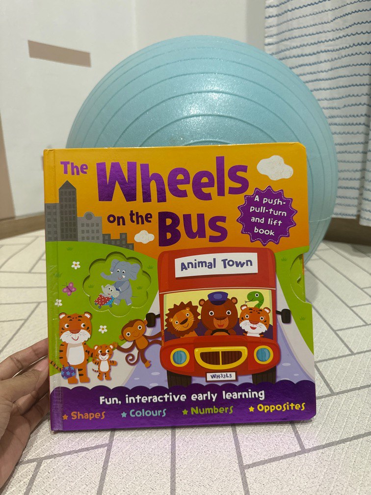 The wheels on the bus animal town, Buku & Alat Tulis, Buku Anak-Anak di ...