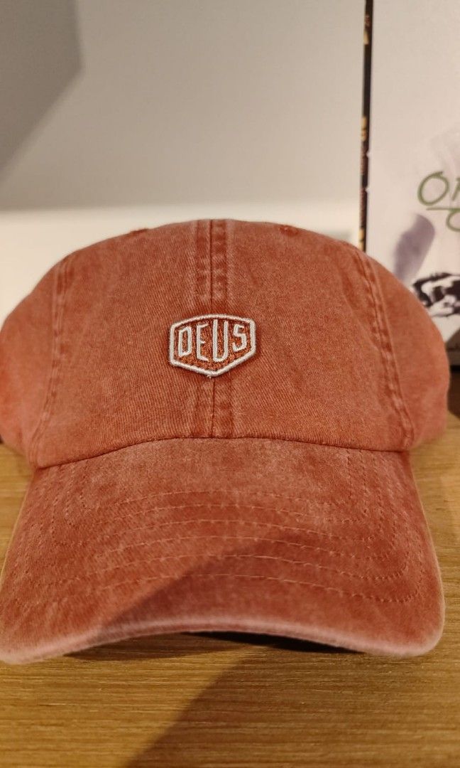 Topi Deus original Baru Bukan BEKAS, Fesyen Pria, Aksesoris, Topi di ...