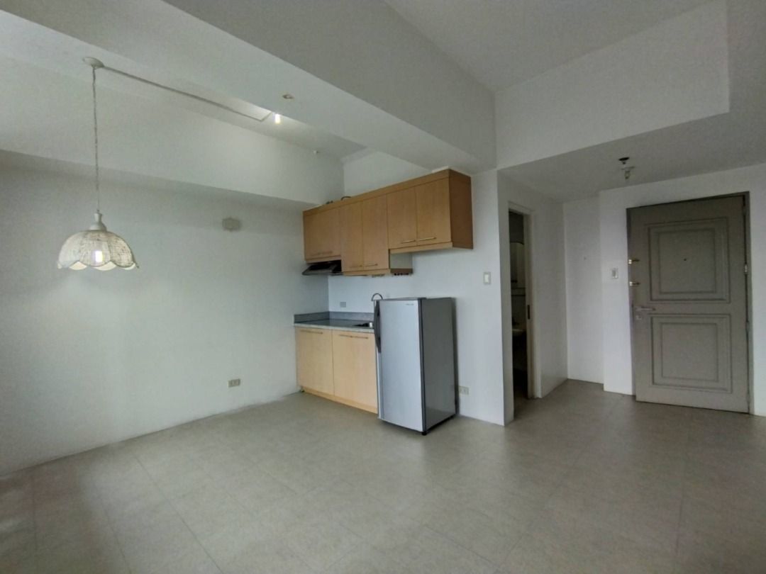 BSA Twin Tower Ortigas center 33 sqm, 1 bedroom, semi furnished P4M ...