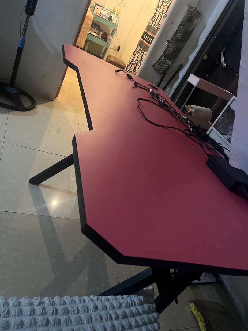 COMPUTER TABLE HEAVY DUTY PINK perfect for your gaming pc laptop etc ...