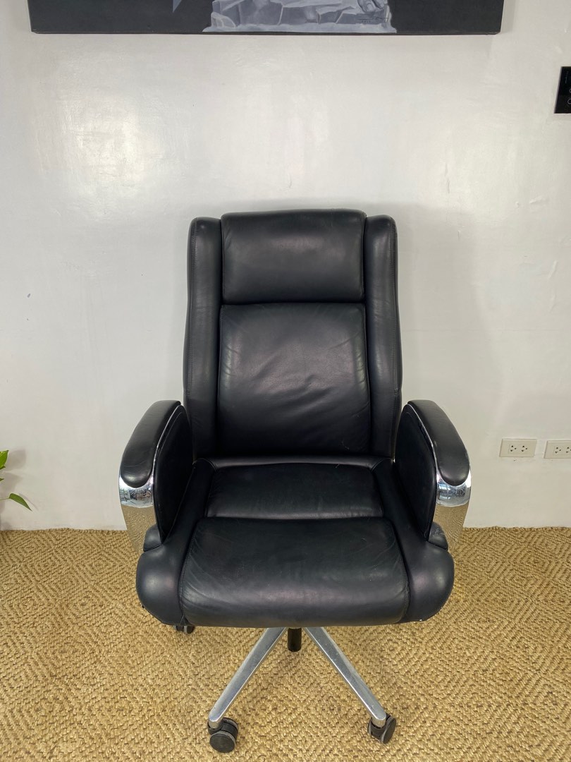 Executive chair, Furniture & Home Living, Office Furniture & Fixtures ...
