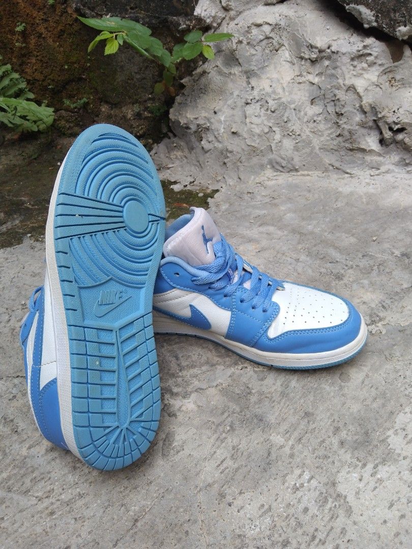 Nike Air Jordan 1 UNC Second, Fesyen Pria, Sepatu , Sneakers di Carousell