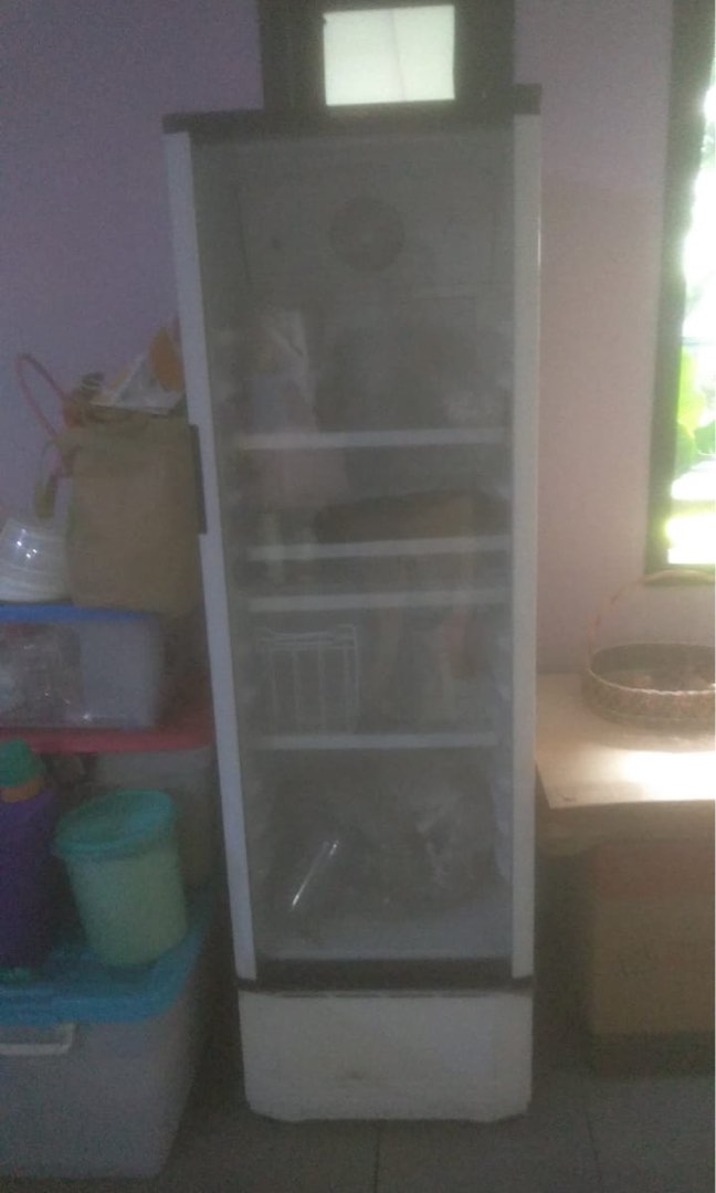 Showcase Chiller Polytron, Kitchen & Appliances di Carousell