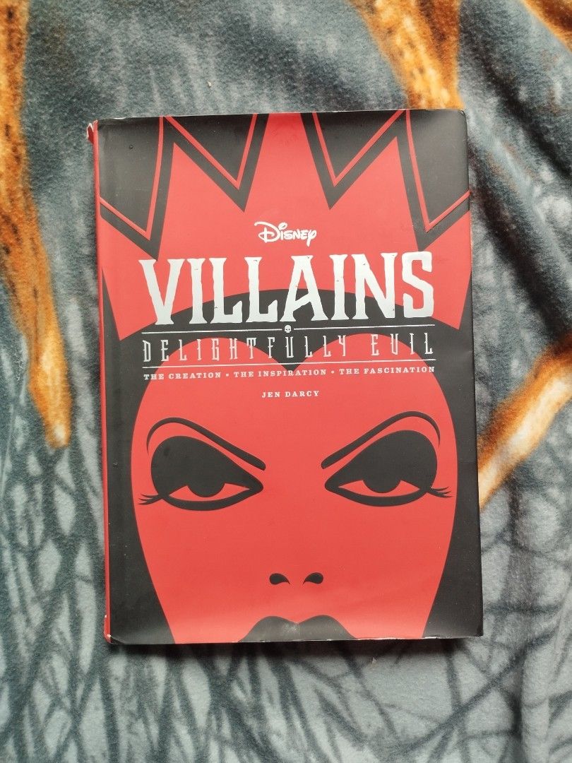 VILLAINS: DELIGHTFULLY EVIL BY JEN DARCY, Hobbies & Toys, Books ...
