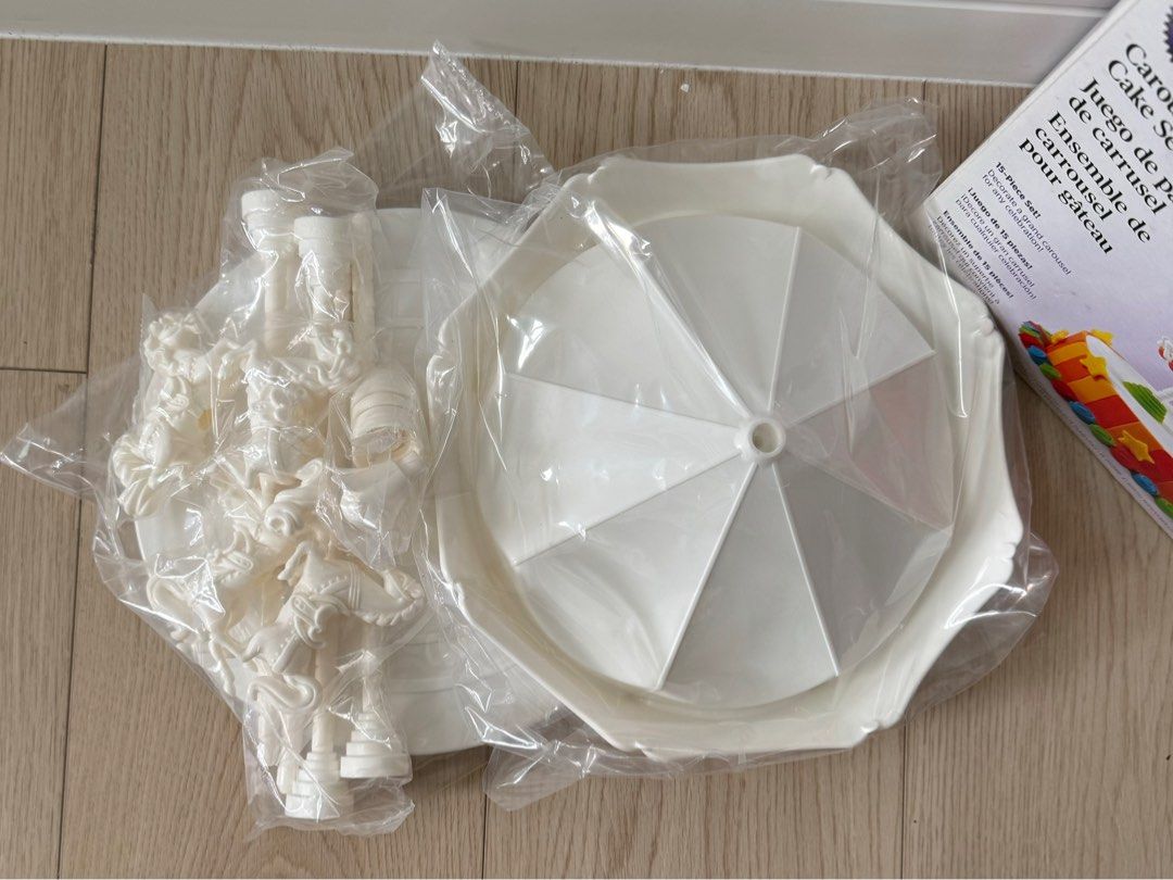 Wilton Carousel Cake Set, Furniture & Home Living, Kitchenware ...