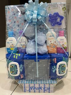 Hamper chocolate dan biskut ready stock, Food & Drinks, Gift Baskets ...