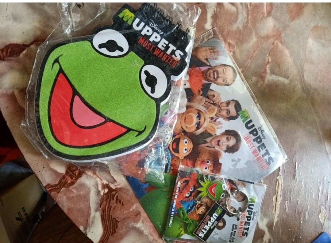Limited Edition Disney Muppets - Most Wanted Movie Merchandise Set ...