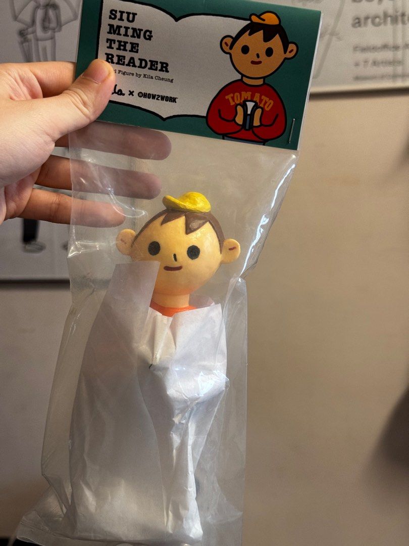 HOW2WORK X Kila Cheung Siu Ming 小明 TOMATO 全新, 書籍、休閒與玩具, 玩具、公仔、桌遊在旋轉拍賣
