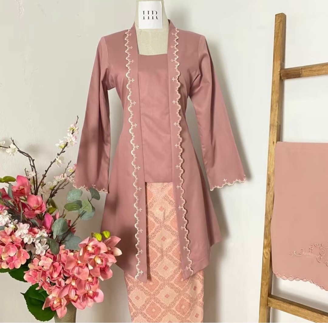 Kebarung songket, Women's Fashion, Muslimah Fashion, Baju Kurung & sets ...