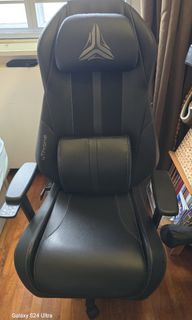 OSIM uThrone S Marvel Series Gaming Chair with Customisable Massage ...