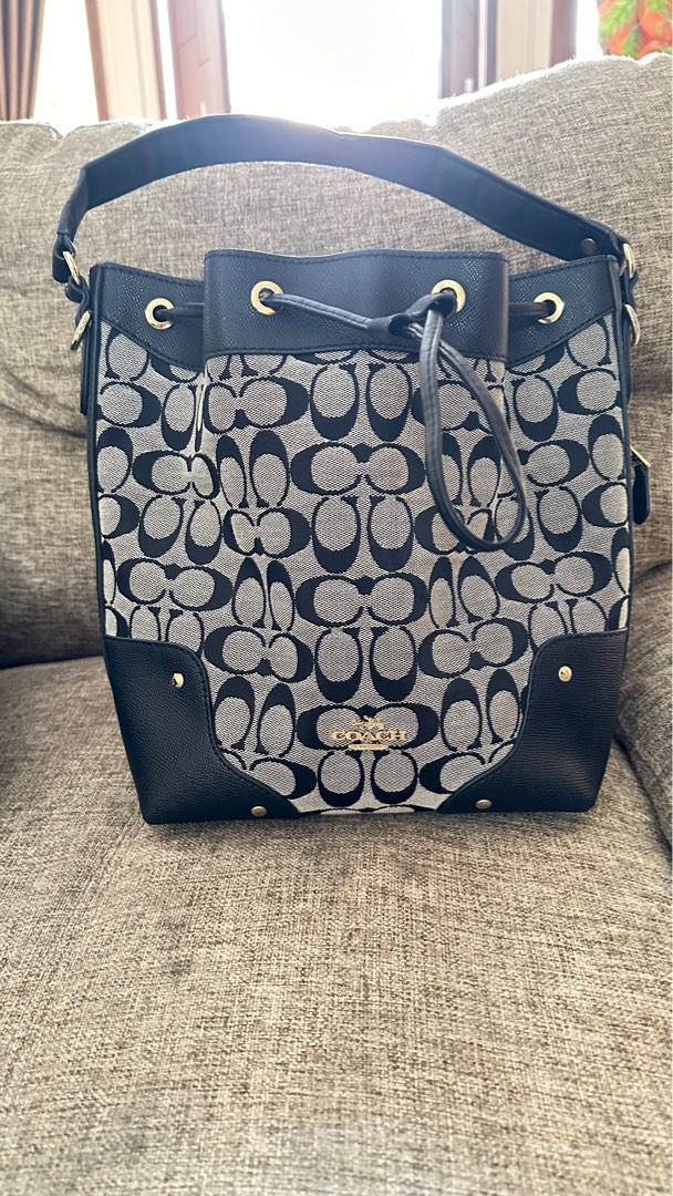 Tas coach bucket bag, Fesyen Wanita, Tas & Dompet di Carousell
