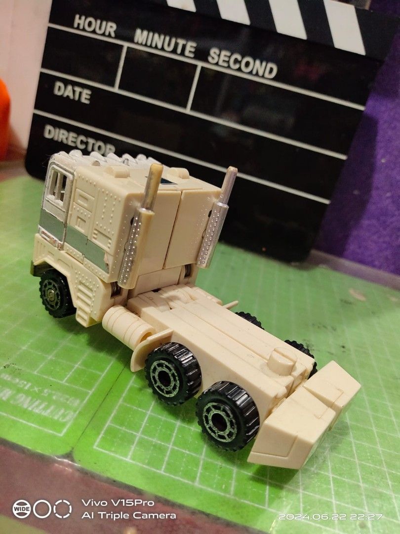 Transformers White G1 Optimus Prime, Barang Yang Dicari di Carousell