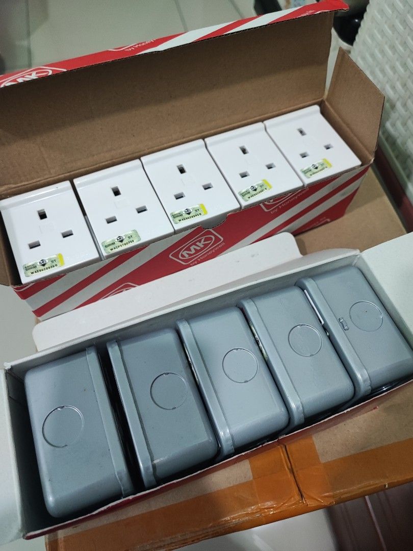 UMS gang switched socket outlet and MK multi plug, TV & Home Appliances ...