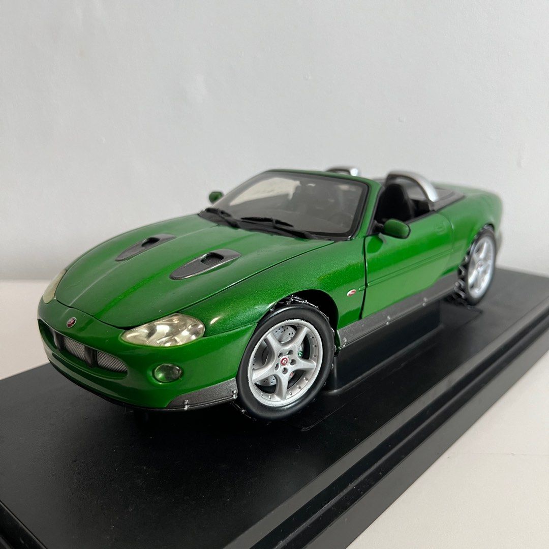 1/18 ERTL 007 James Bond Die Another Day Jaguar XKR Roadster, Hobbies ...