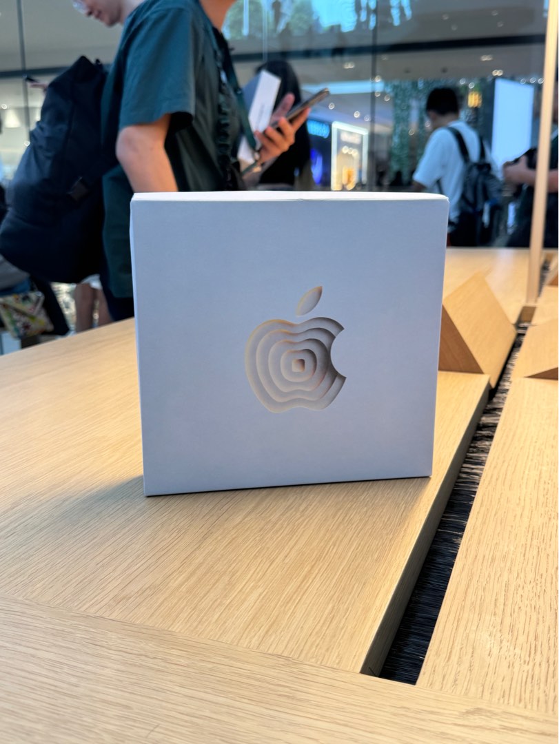 Apple The Exchange TRX Memento Tote Bag, Hobbies & Toys, Collectibles ...