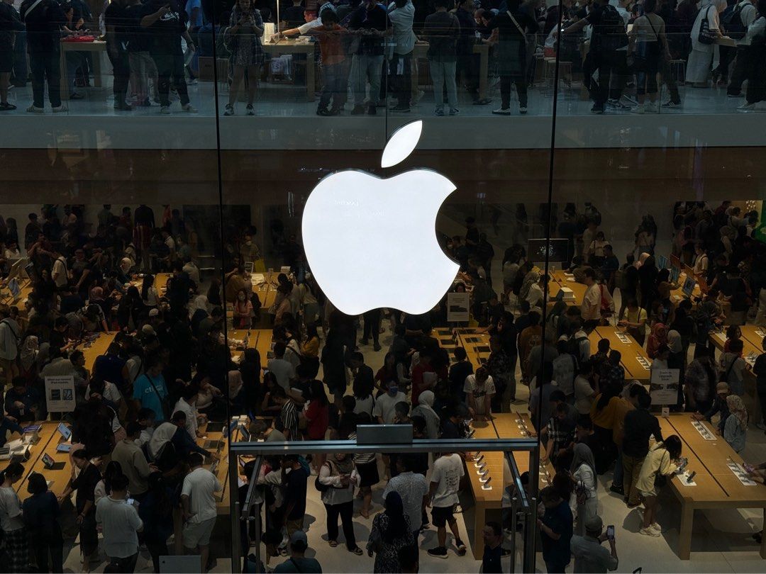Apple The Exchange TRX Memento Tote Bag, Hobbies & Toys, Collectibles ...