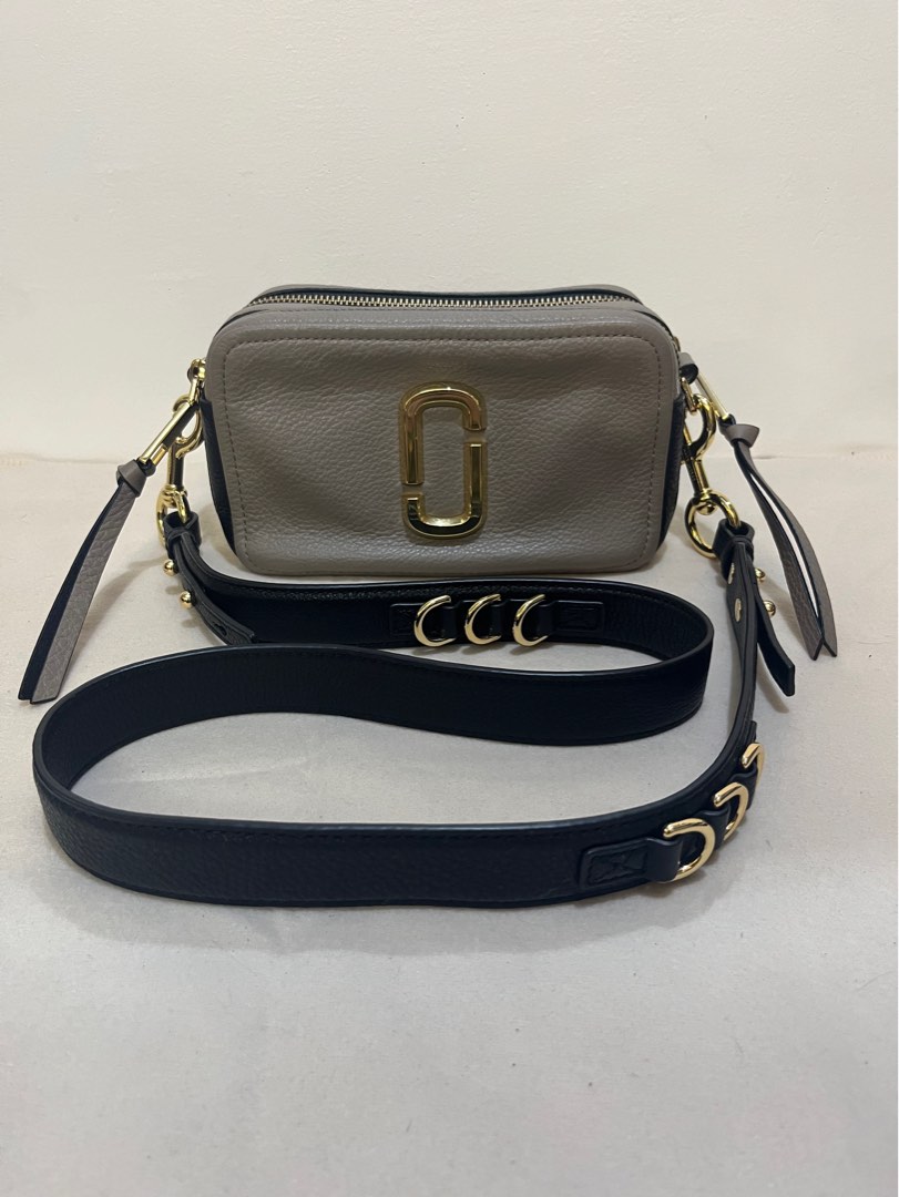 Authentic marc jacob snapshot, Luxury, Bags & Wallets on Carousell
