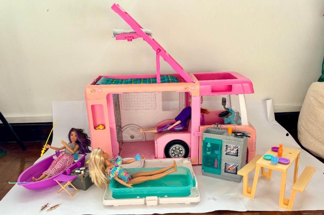 BARBIE CAMPER VAN, FISHING BOAT, BBQ SET, PICNIC, 3 X BARBIES ...