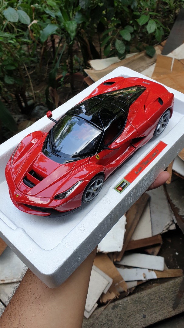 Bburago Shell Ferrari LaFerrari 1/18 Die-Cast Model (Shell V-Power ...