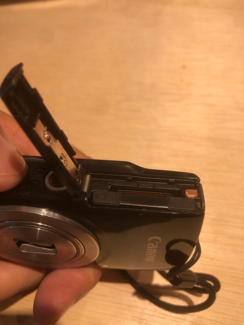 CANON IXUS 8 x OPTICAL ZOOM, Photography, Cameras on Carousell