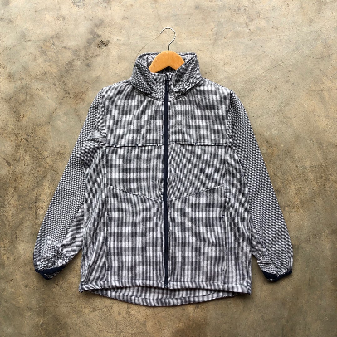 Field core brand windbreaker jacket, Luxury, Apparel on Carousell