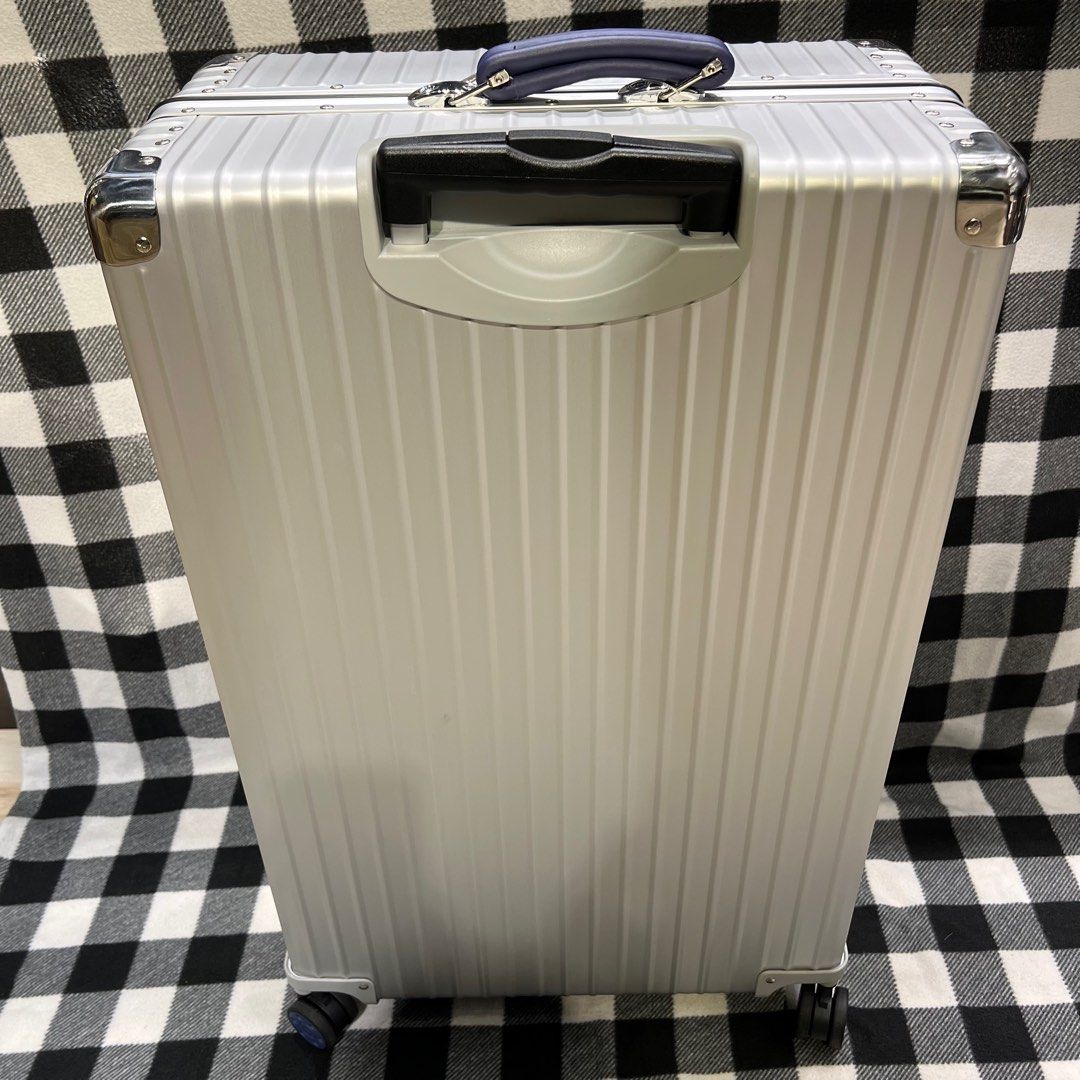 Koper rimowa ukuran bagasi, Barang Mewah, Tas & Dompet di Carousell