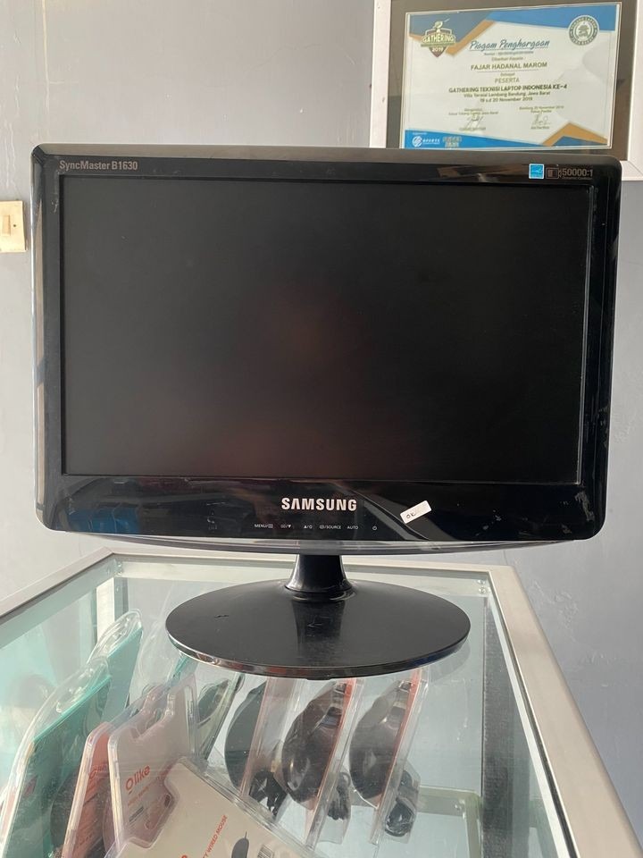 LAYAR MONITOR SAMSUNG B1630 16 inch, Elektronik, Lainnya di Carousell