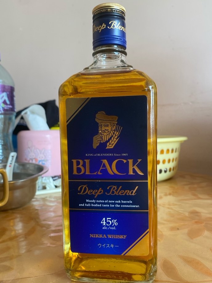 Nikka Whisky black deep blend 45%, 嘢食 & 嘢飲, 酒精飲料 - Carousell